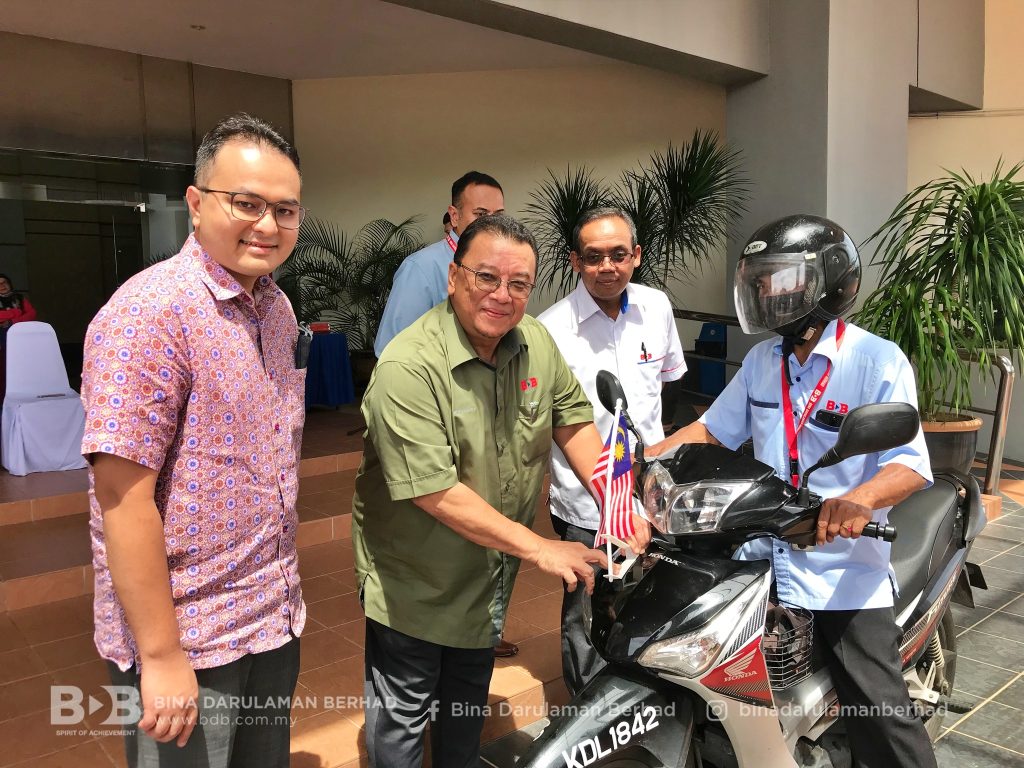 MAJLIS PENYERAHAN JALUR GEMILANG SAMBUTAN HARI KEBANGSAAN KE-65 KEPADA ...