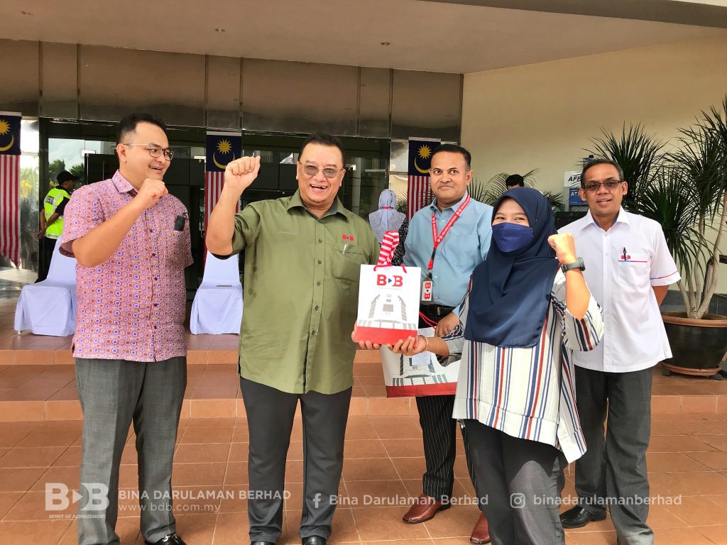MAJLIS PENYERAHAN JALUR GEMILANG SAMBUTAN HARI KEBANGSAAN KE-65 KEPADA ...