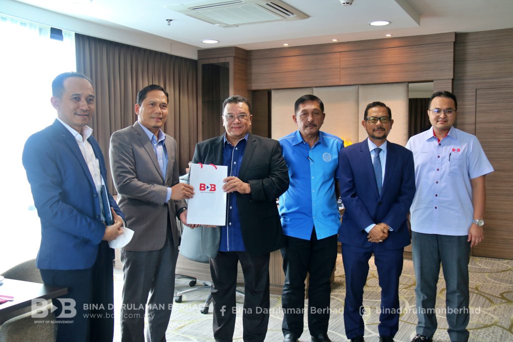 KUNJUNGAN HORMAT PENGERUSI DAN PENGURUSAN KANAN KUMPULAN BDB KE MENARA ...